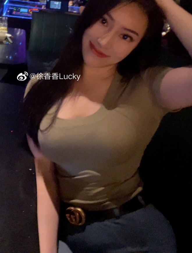 南京“女白领”制服险被撑爆 -6parkbbs.com